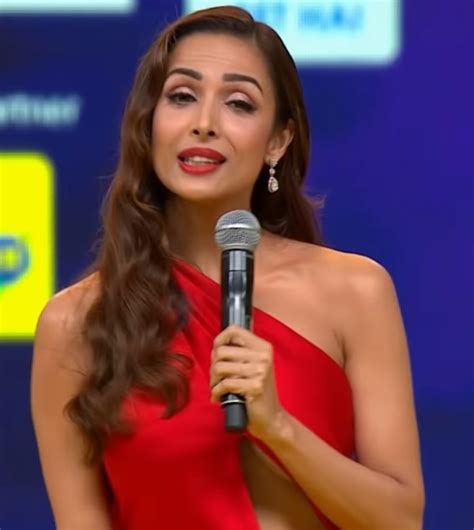 Malaika Arora Scrolller