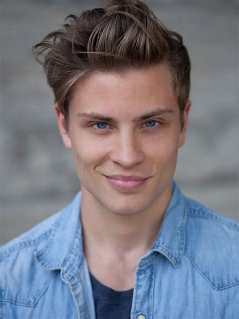 Jannik Schümann Biography Height And Life Story Super Stars Bio