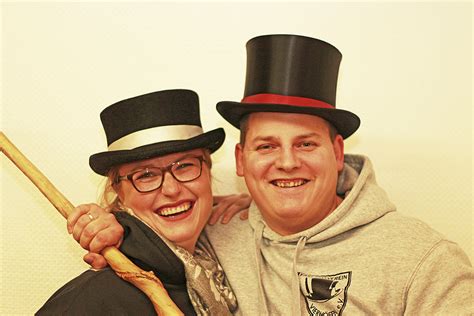 Jennifer Buschmann Und Benjamin Tholen Sind Vierhöfens Faslamseltern Winsen