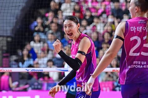 김연경 노 룩 스파이크 보고도 못 막는 월드클래스 기술