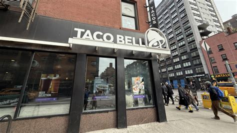 Taco Bells Chicken Bacon Ranch Street Chalupas And Nacho Fries Review