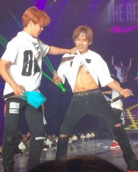 Pin On Body Appreciation Bts Taehyung Taehyung Abs Vmin