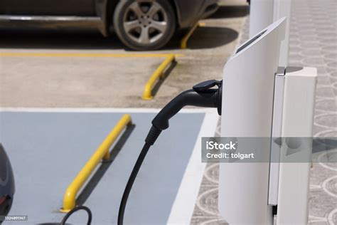 Kotak Catu Daya Di Stasiun Pengisian Kendaraan Listrik Foto Stok Unduh Gambar Sekarang Istock