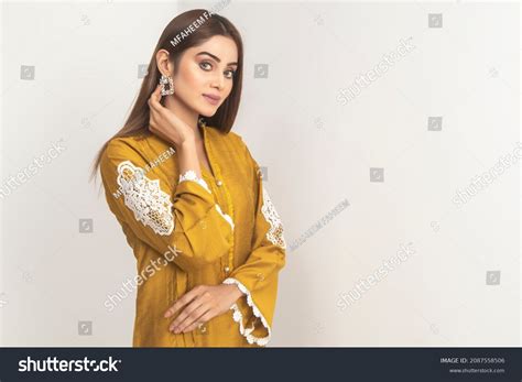 Pakistani Women Beautiful Hd Pakistani Beauty Wallpapers Peakpx
