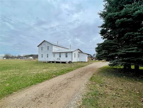 Inside An Austere Amish Home 17 Photos Amish America