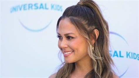 Bh90210 Casts Dwts Alum Vanessa Lachey As Jason Priestleys Wife