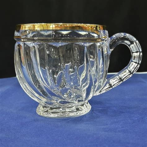 فنجان تولیپ لب طلا Luxuryshoppersir