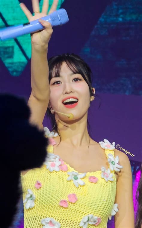Momo R Momo