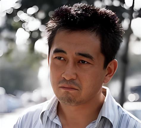 演员王志飞：愧对聋哑父母，当众大骂儿子，二婚妻子竟是熟悉的她