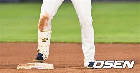 사진 루키 김민석 기선제압 추가 적시타