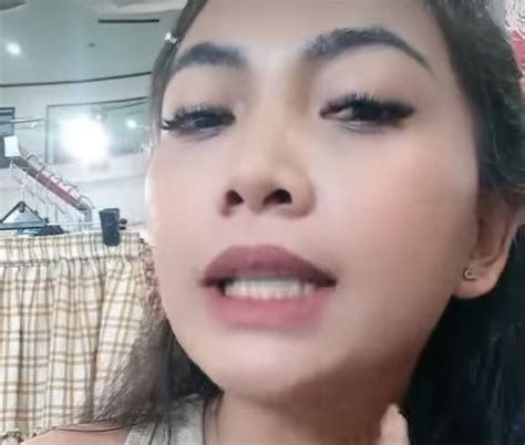 Pakai Tanktop Ke Mall Wanita Ini Tegur Security