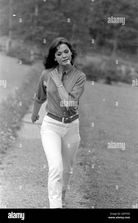 Marie Versini Banque Dimages Noir Et Blanc Alamy