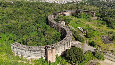 Seis Anos Após Interdição Antigo Campus Da Faculdade De Odontologia Da
