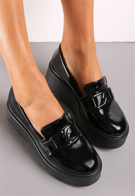 Czarne Lakierowane Półbuty Ze Skórzaną Wkładką Na Wysokim Koturnie I Platformie Pasasa Renee