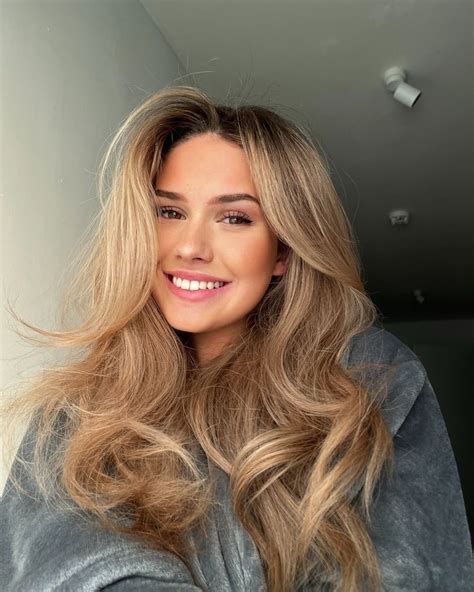 Picture Of Alina Nitschke