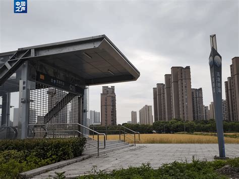 投资上亿元却是 孤岛”，这个地铁站为何建在农田里？