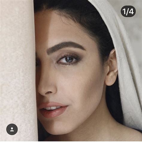 ساناز طاری؛ بیوگرافی و زندگی شخصی و عکس های ساناز طاری و کشف حجاب