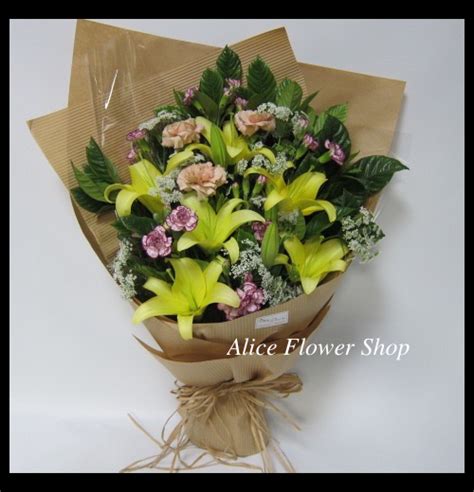 幸福媽咪新款母親花束 台中花店，胸花，手腕花，頭花，新郎捧花，新娘捧花，玫瑰花束，金莎花束，小熊花束，玩偶花束，開運竹，愛