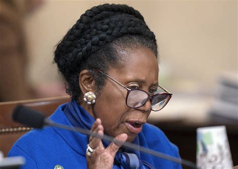 ‘a Complete Moron Megyn Reacts To Rep Sheila Jackson Lee Struggling