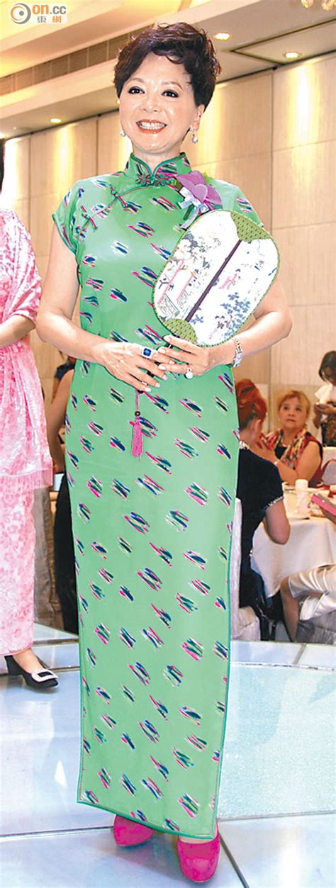 查小欣着旗袍利身材 東方日報