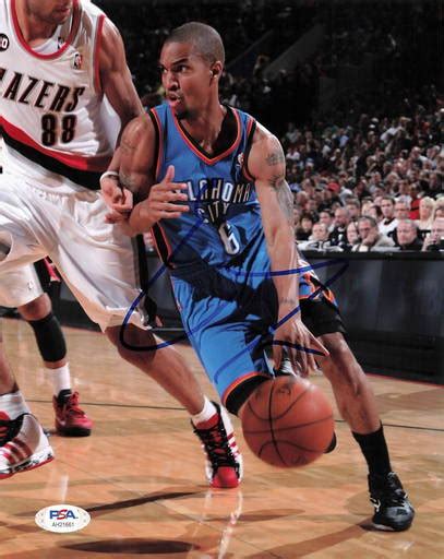 Eric Maynor Signed 8x10 Photo