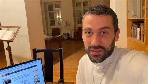 Riječki Svećenik Ivan Dominik Iličić Ponudite Vjernicima Cjepivo Koje Nema Traga Ubijene I