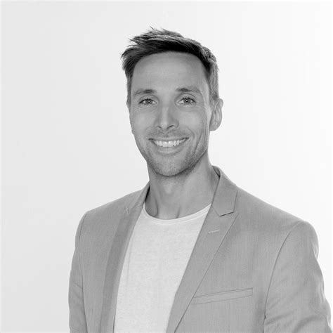 Rainer Holbe Der Tv Moderator Ist Mit 85 Jahren Gestorben Galade