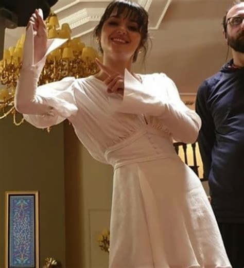 Azizem … Hande Erçel Kimdeyir