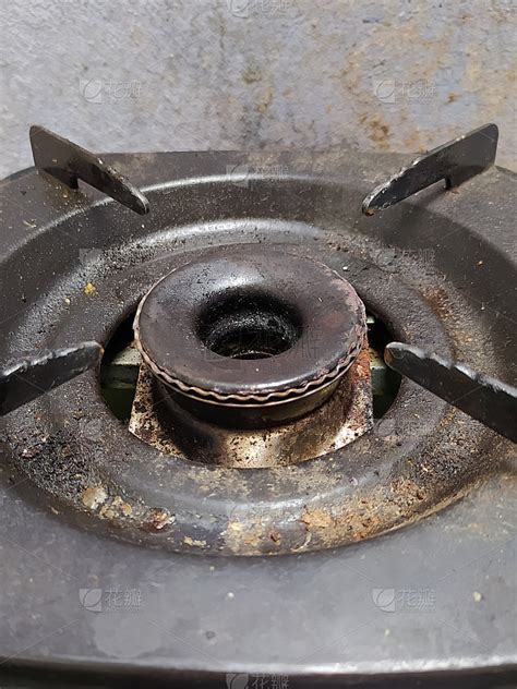 生锈煤气炉肖像