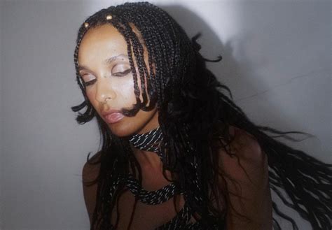 Magi Merlin Pasa De La Luz A La Oscuridad En Su Nuevo Single Doble Bip 9volt