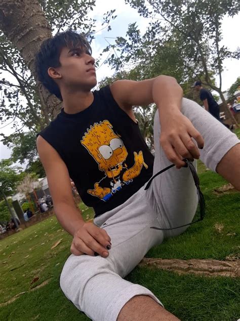 Latinoprettyboy Webcam Model Profile Camonsterone