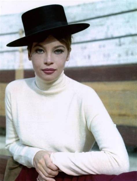 33 Beautiful Photos Of Leslie Caron In The 1950s And 1960s ~ Vintage