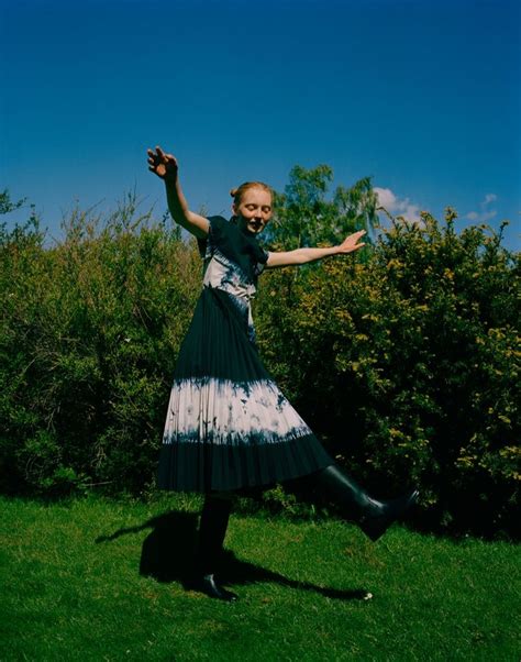 Clara Ruby Embraces Effortless Style For Elle Mexico Editorial