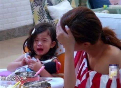 鄭希怡對女兒爆粗？自曝努力在哄孩子，後期剪輯把她坑慘 每日頭條