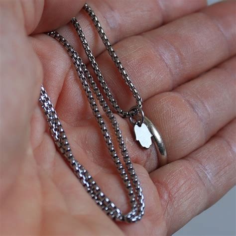 שרשרת חמסה לילד שרשראות לבנים