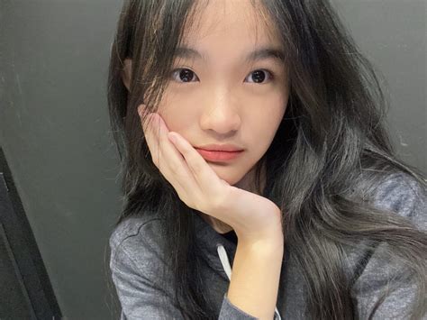 Profil Dan Biodata Erine Jkt Lengkap Agama Umur Pacar Dan Ig Bulatin