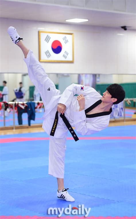 Md포토 태권도 국가대표 이대훈 금빛 발차기 시범