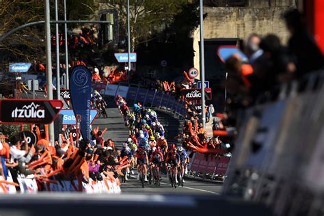 As It Happened Hayter Takes Sprint Thriller To Open Itzulia Basque Country Cyclingnews