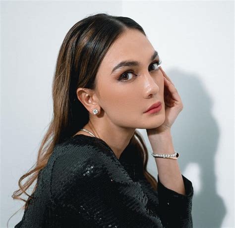 Batal Buka Lowongan Kerja Gaji Rp 25 Juta, Luna Maya: Maaf Banget - GenPI.co KALBAR