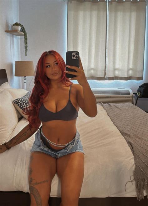 Shes So Sexy Rshirtstretchinglanna Shes So Sexy Rshirtstretchinglanna
