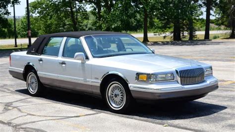 1992 Lincoln Town Car Jack Nicklaus Signature Edition Sedan Vin 1lnlm82wony739827 Classiccom