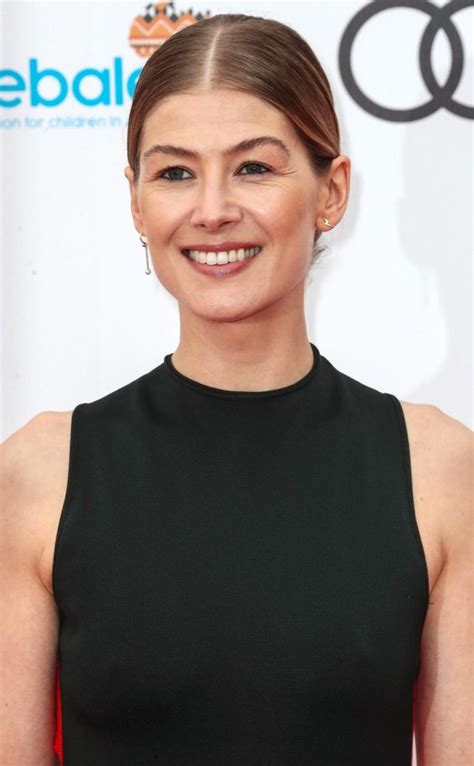 Rosamund Pike Sexy 16 Photos Thefappening