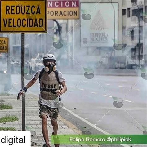 El Homenaje De Los Fotógrafos De Las Marchas En Venezuela Para El Joven Asesinado Neomar Lander