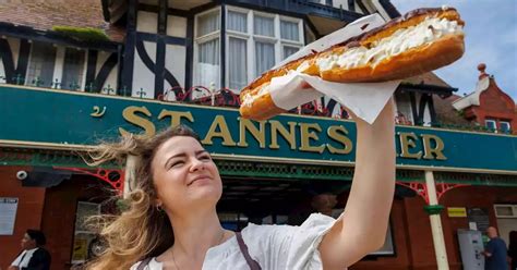 We Tried Lancs Famous Giant éclair That You Can Only Buy From One