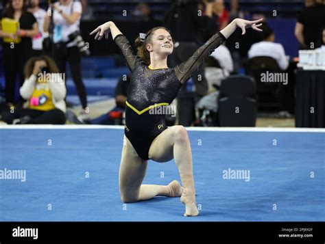 Los Angeles Ok Usa 1st Apr 2023 Missouris Hannah Mccrary Performs Her Floor Mroutine