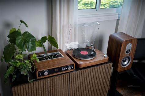 Vinyl Music System Lets You Have An Aesthetic Listening Party Yanko