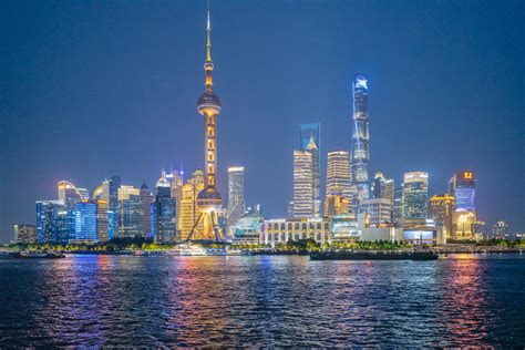 有关七彩灯 中国城市 中国著名建筑 中國 亚洲大都市 亞洲 发光结构 地標 垂直结构 城市反思 城市地标 城市天际线