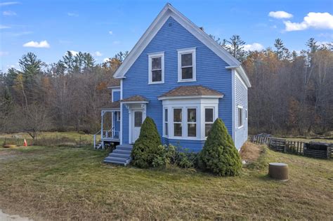 C 1920 Maine Farmhouse For Sale On Half Acre With Babbling Brook 147k