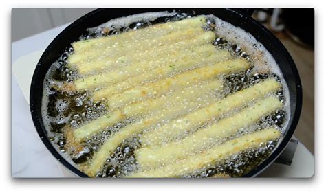 바삭 바삭 감자 스틱 튀김