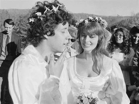 Jackie Guthrie Arlo Guthries Wife Dies At 68 Cbs News